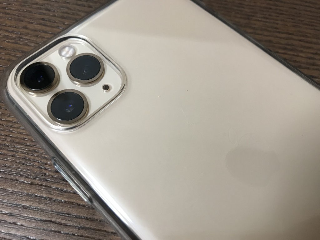 iPhone 11 Pro Max SIMフリーモデルを購入しました。